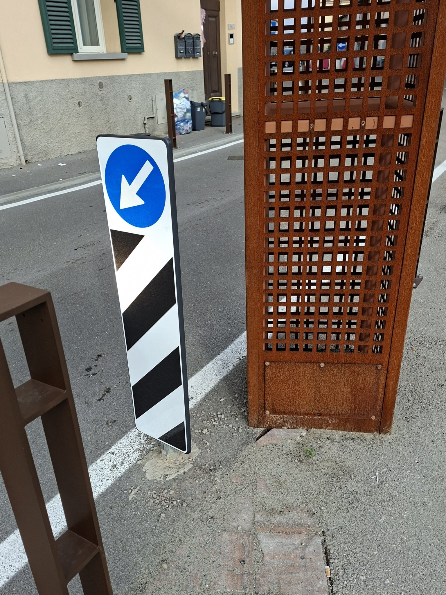 FRA TURISMO E PILONE, PIAZZA E AEROPORTO, FUGA E FOGA - La Trebisonda Blog